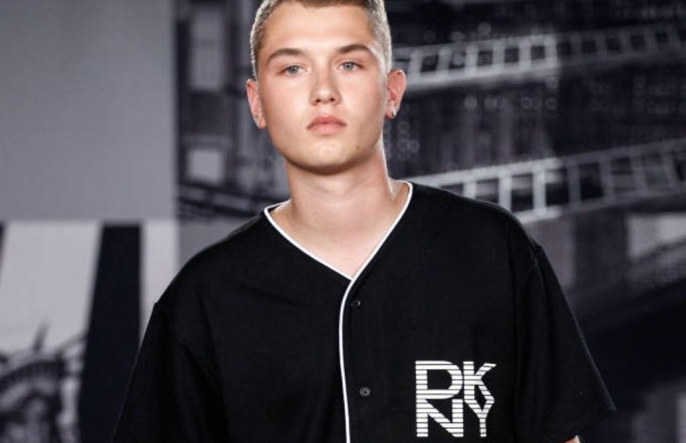 Rafferty Law debutta modello per DKNY. Ecco l'orgoglio di papà Jude ...