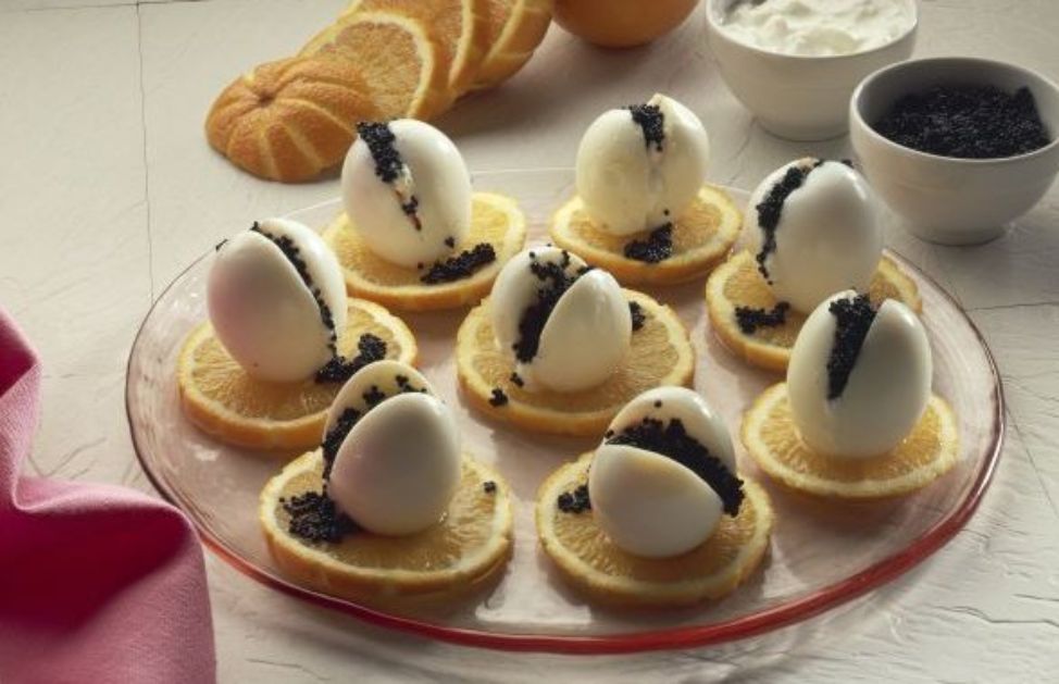Uova con il caviale: l'antipasto perfetto | DeAbyDay