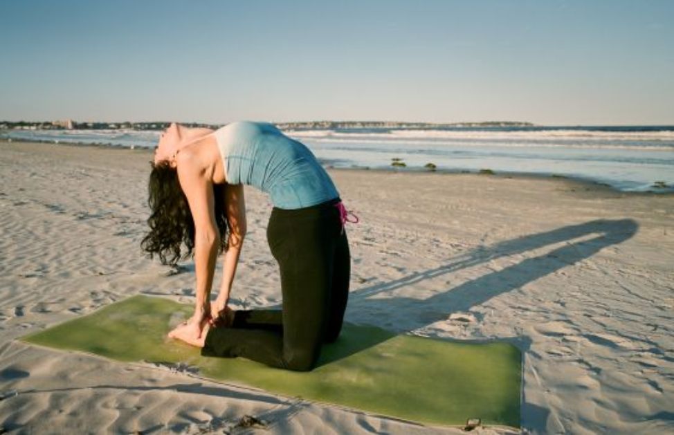 Come imparare a fare yoga. Asana da sedute: Ustrasana. | DeAbyDay